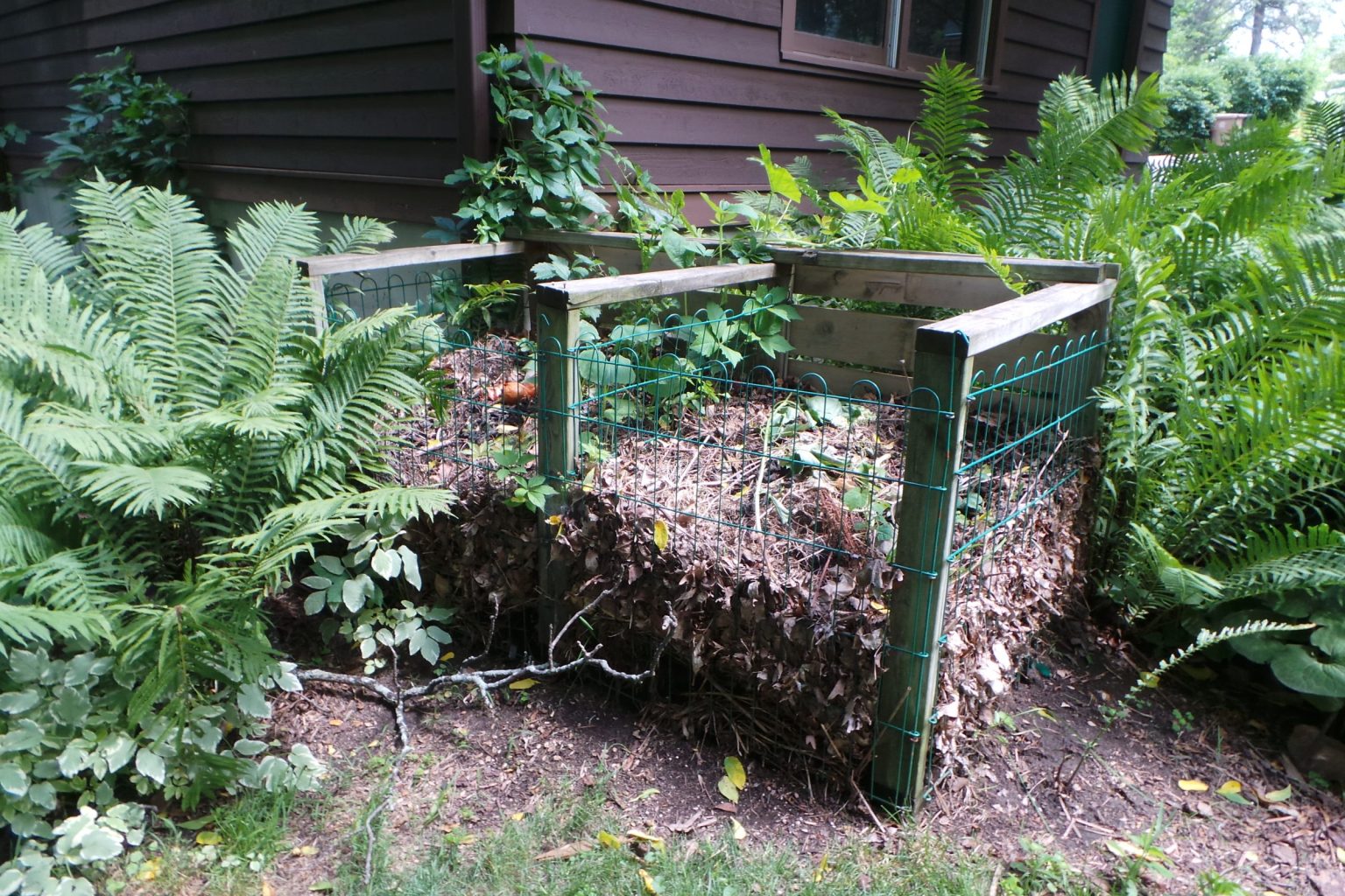 Wood & Wire Composter: Do-It-Yourself Compost Bin Instructions ...