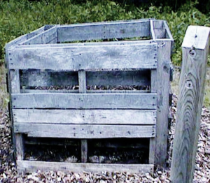 Wood Pallet Composter: Do-It-Yourself Compost Bin Instructions ...